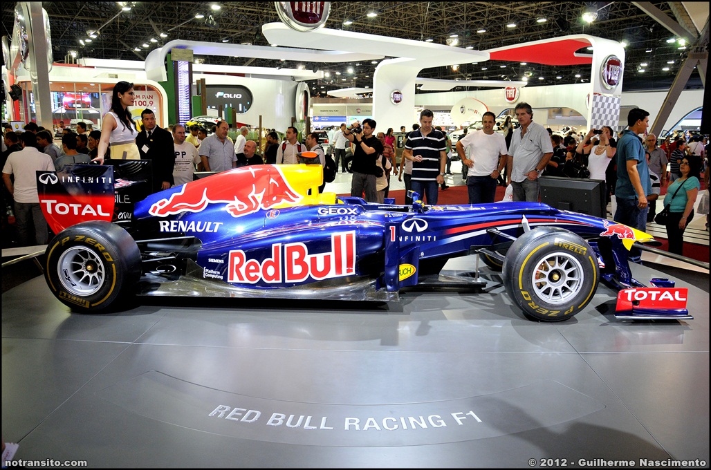Red Bull RB7 – No Trânsito